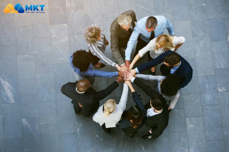 Tổng hợp 200+ câu slogan hay cho team building siêu chất lừ